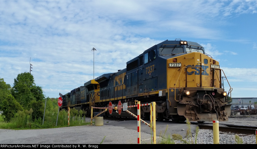 CSX 7337 (C40-8W)